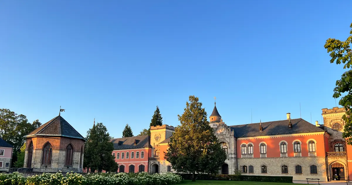 O prázdninách je prodloužena návštěvní doba, jsou otevřeny nové prohlídkové okruhy - Sychrov